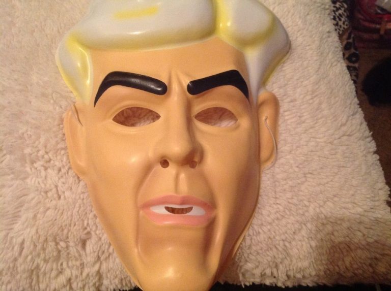 Hulk Hogan Boxing Puppet | Someone Bought This?!