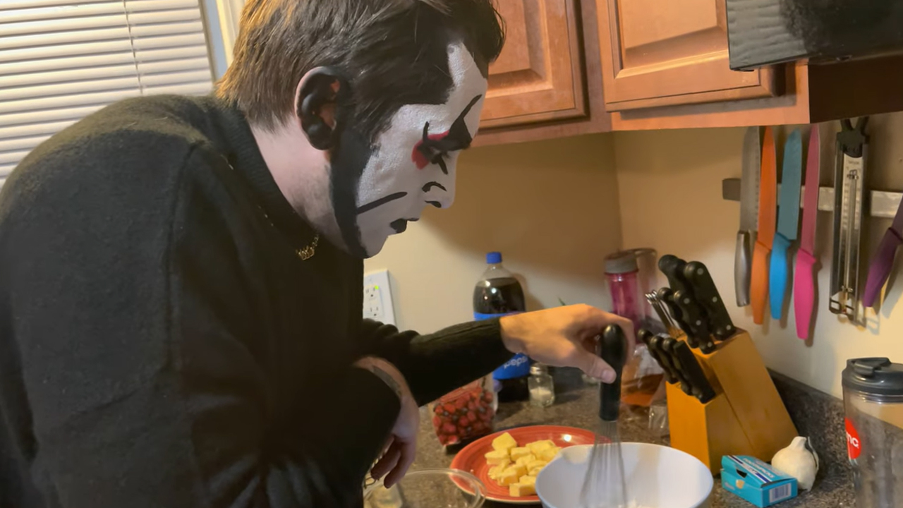 Danhausen Bakes Cookies | WrestleCrap