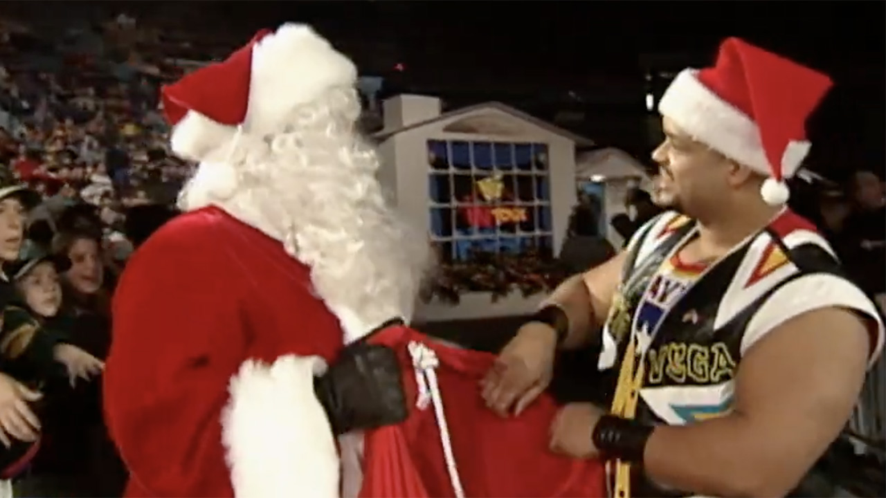 Santa Claus TURNS HEEL | WrestleCrap